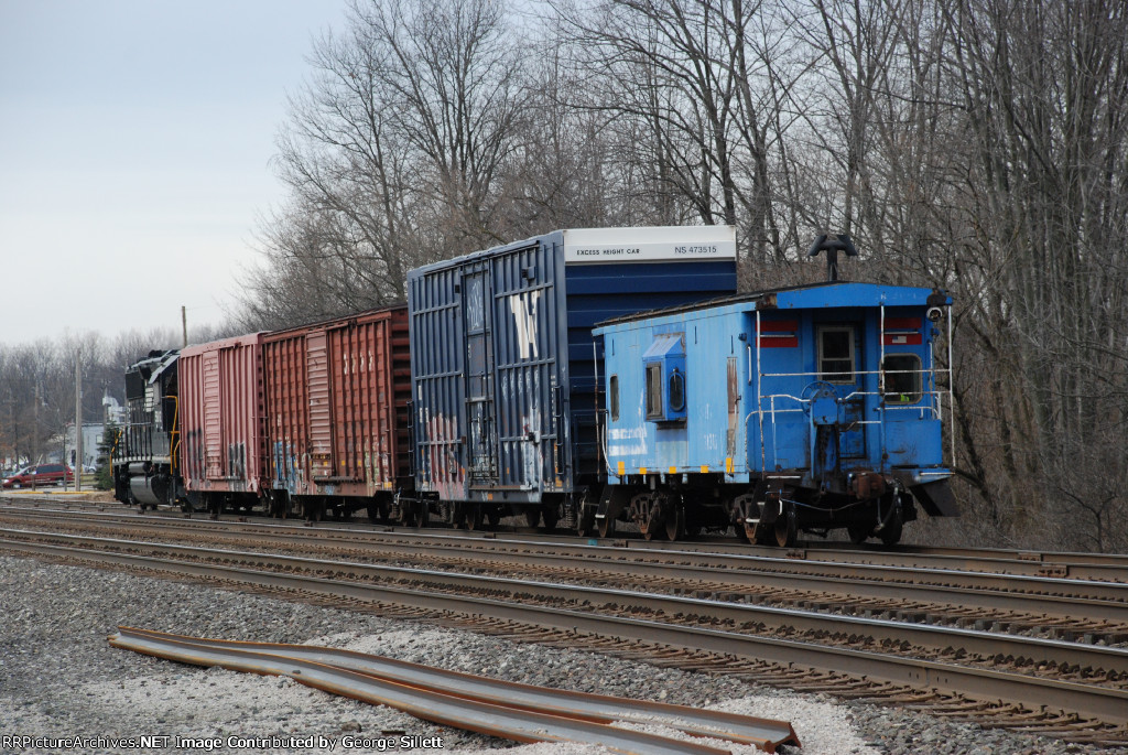 Switching done here, the local shoves back to Rockport yaŽe.